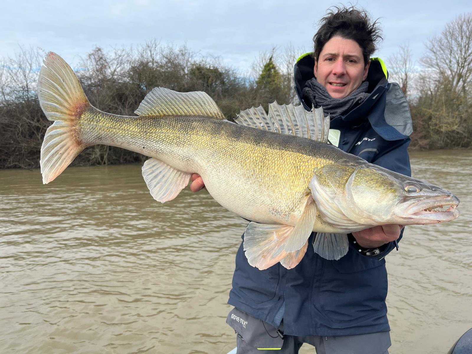 Commencez la traque des gros sandres avec un budget de moins de 200 ...
